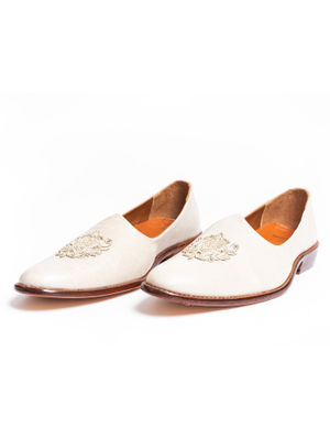 Buy Kavith Sainaani White Embroidered Juttis Online