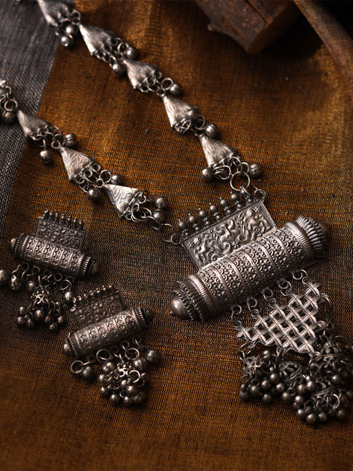 Shop For Best Metallic Jewellery Sets From Widest Range Online